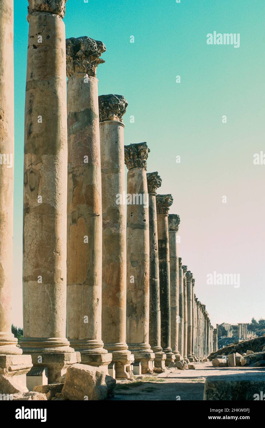 Roman columns at Jerash, Jordan (1985 Stock Photo - Alamy