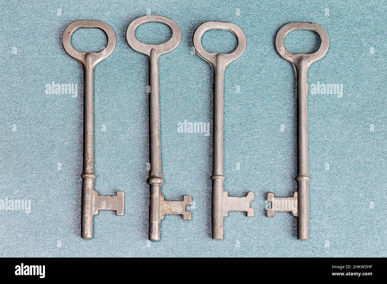 Four antique keys hi-res stock photography and images - Alamy
