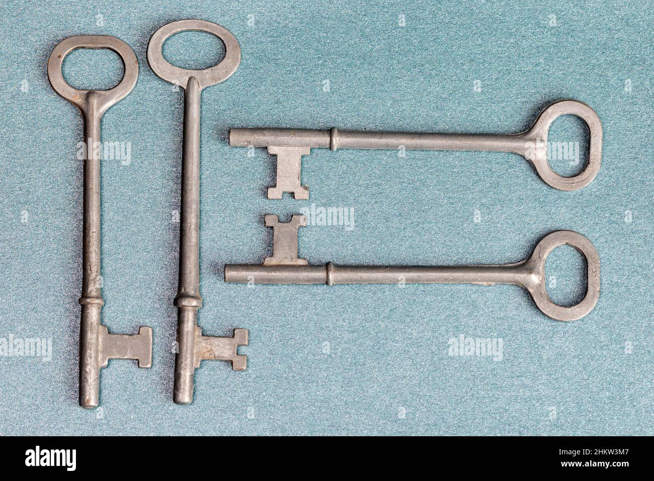 Four Skeleton Keys fit antique door lock Stock Photo - Alamy