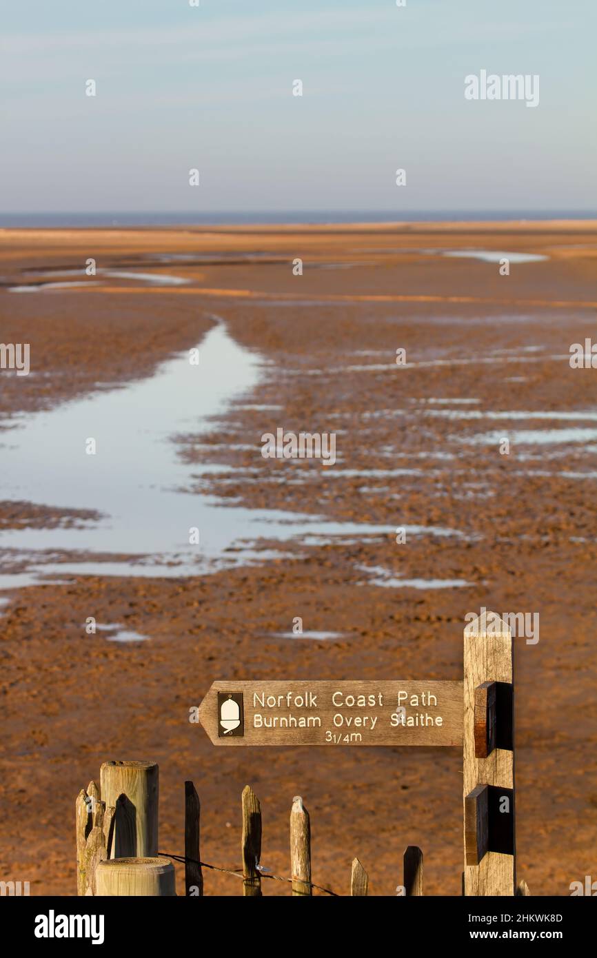 Norfolk coastal path signpost at Holkham Stock Photo - Alamy