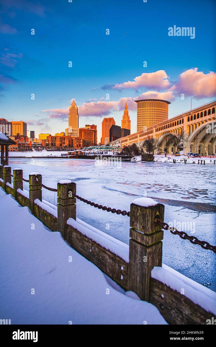 Cleveland ohio skyline winter hi-res stock photography and images - Alamy
