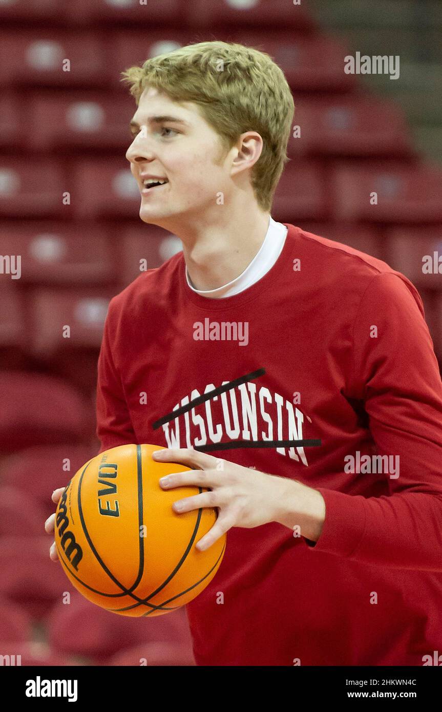 February 5, 2022: Wisconsin Badgers forward Steven Crowl #22 warms up ...
