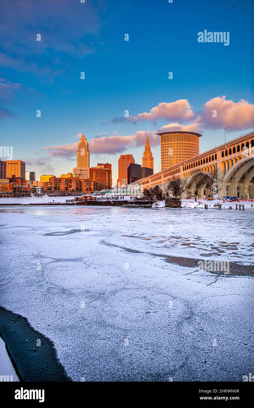 Cleveland ohio skyline winter hi-res stock photography and images - Alamy