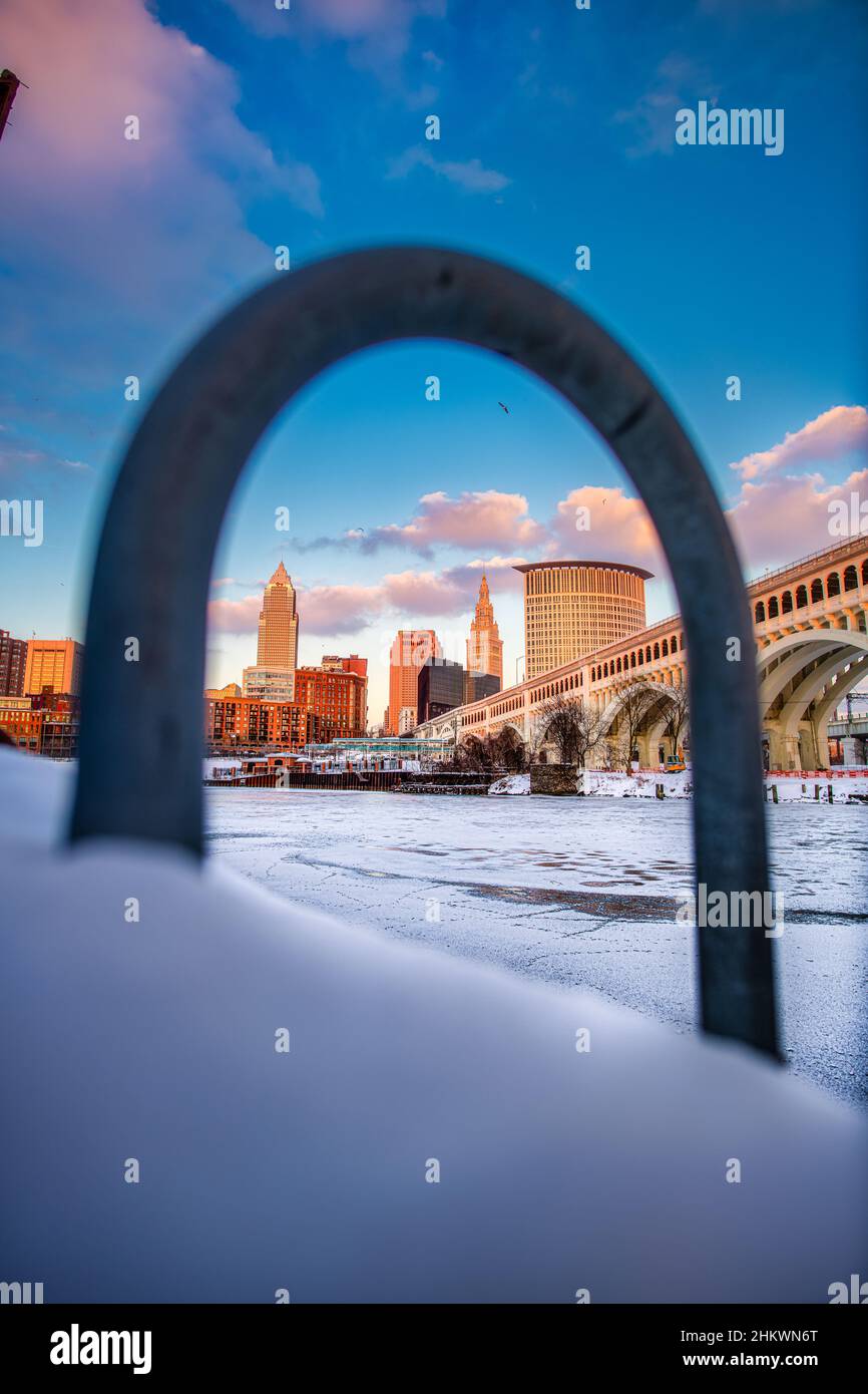 Cleveland ohio skyline winter hi-res stock photography and images - Alamy