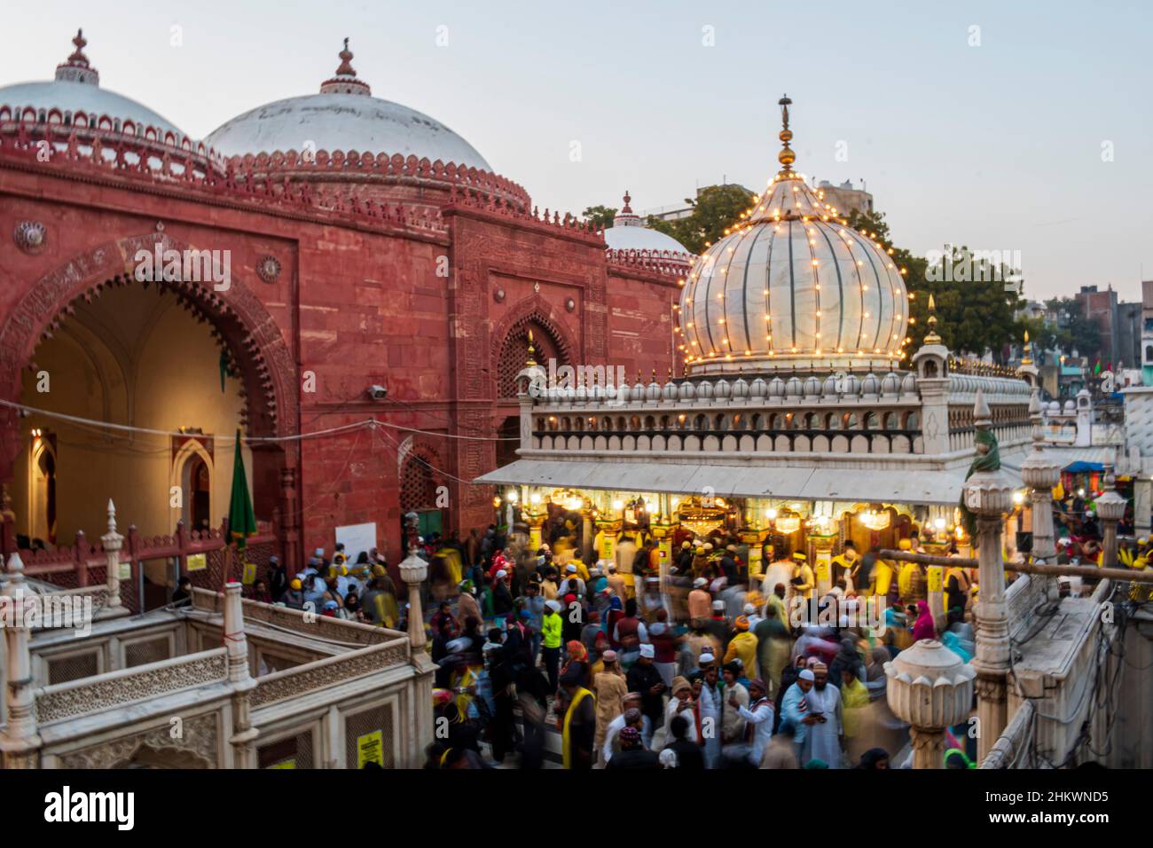 Hazrat nizamuddin auliyas dargah hi-res stock photography and images ...