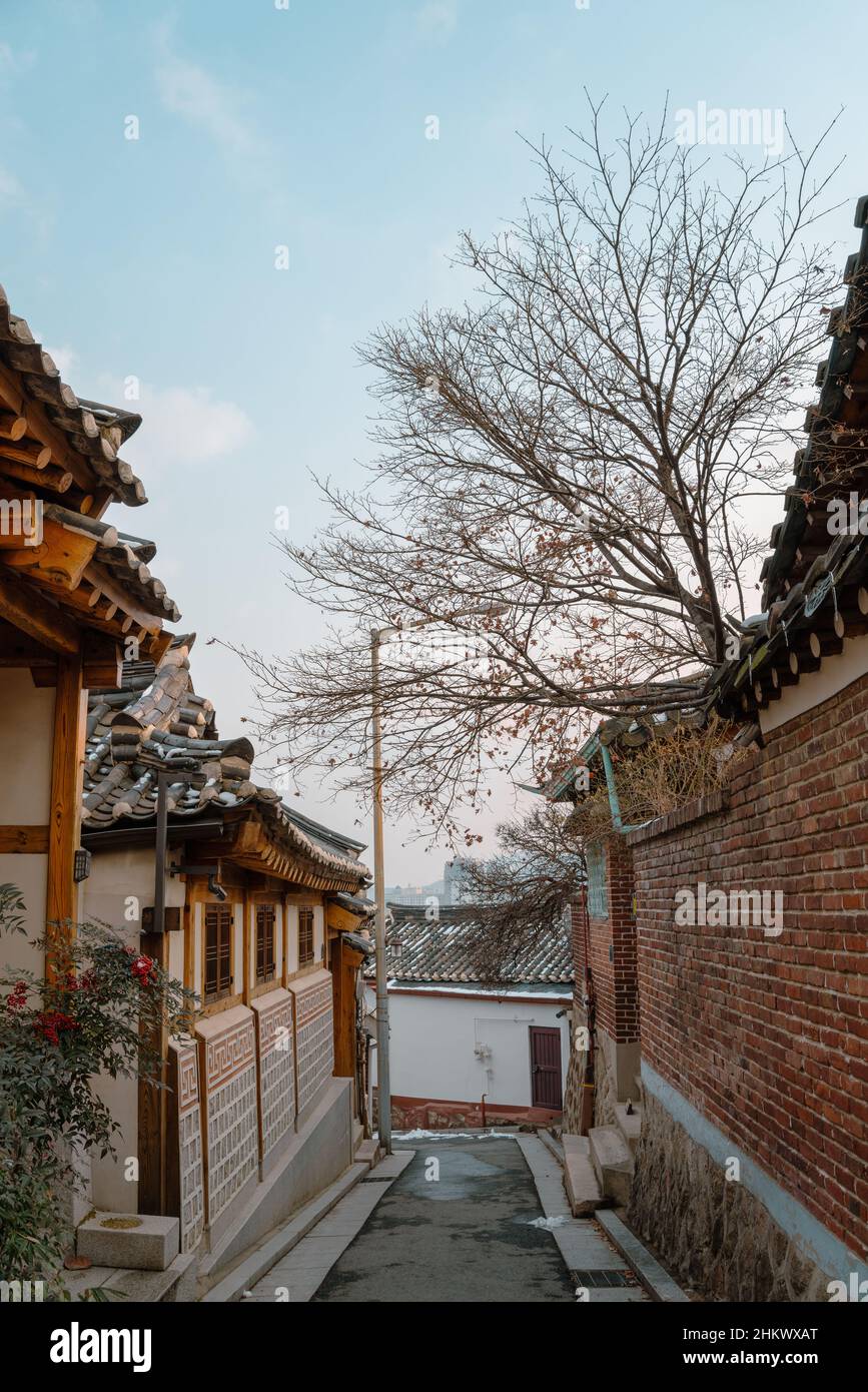 Bukchon hanok snow hi-res stock photography and images - Alamy