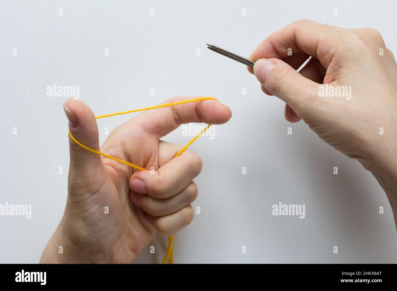Casting on. Knitting. Position of fingers and thread for stitches on ...