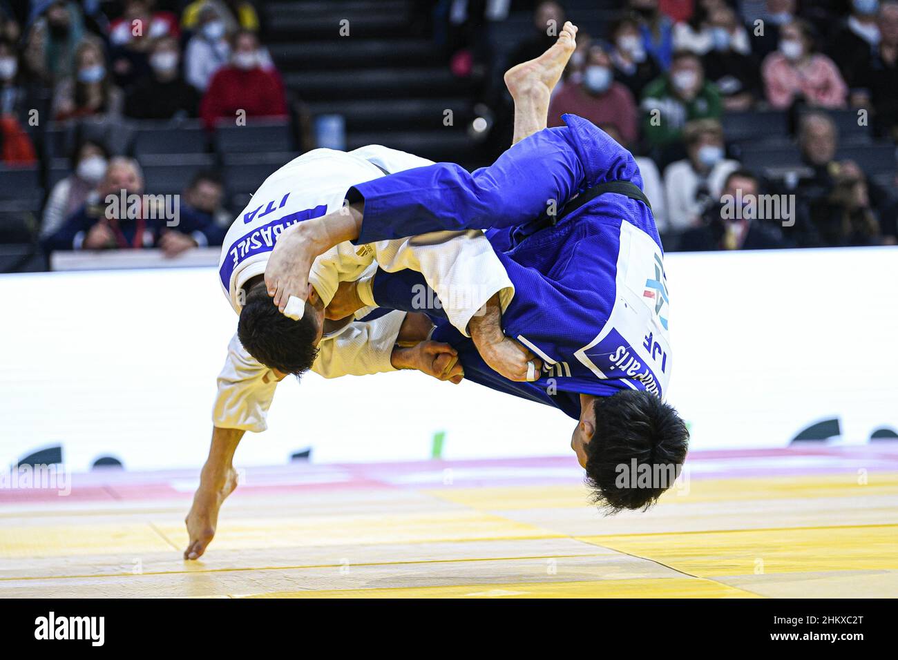 Men's -73 kg, Fabio Basile of Italy throws Hashimoto Soichi of Japan ...