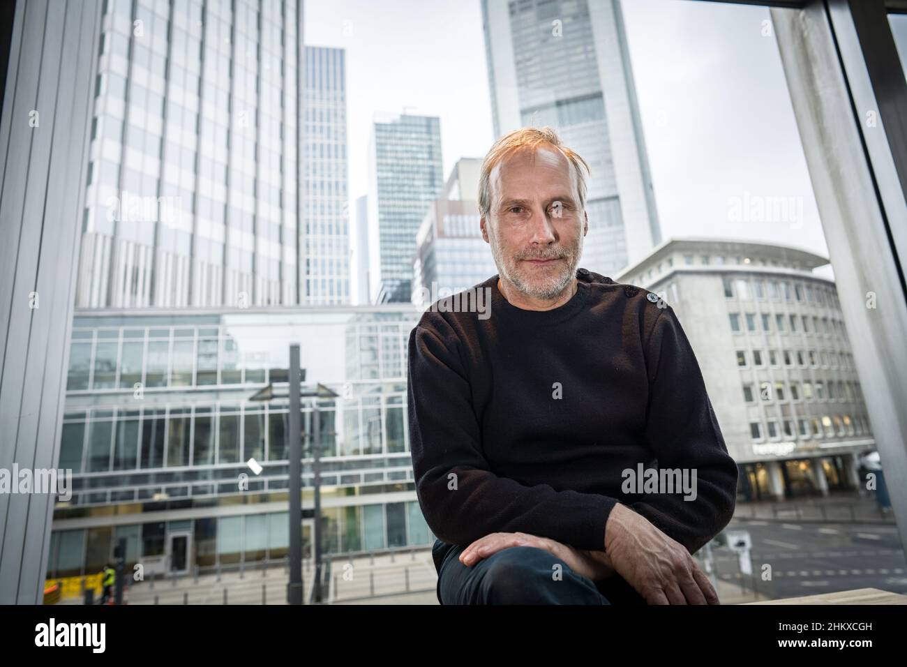 PRODUCTION - 01 February 2022, Hessen, Frankfurt/Main: The actor ...