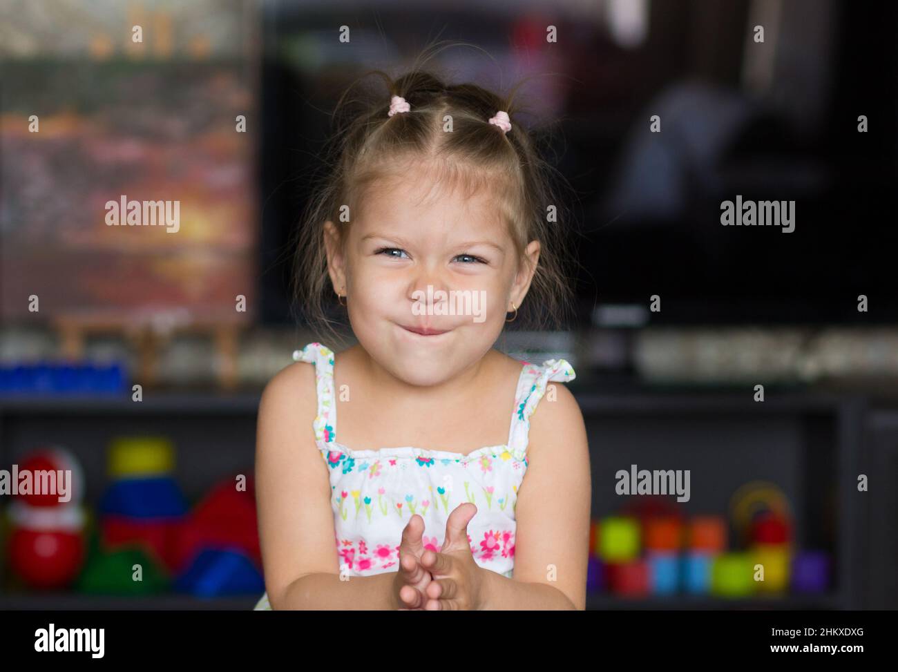 Wrinkling up nose hi-res stock photography and images - Alamy