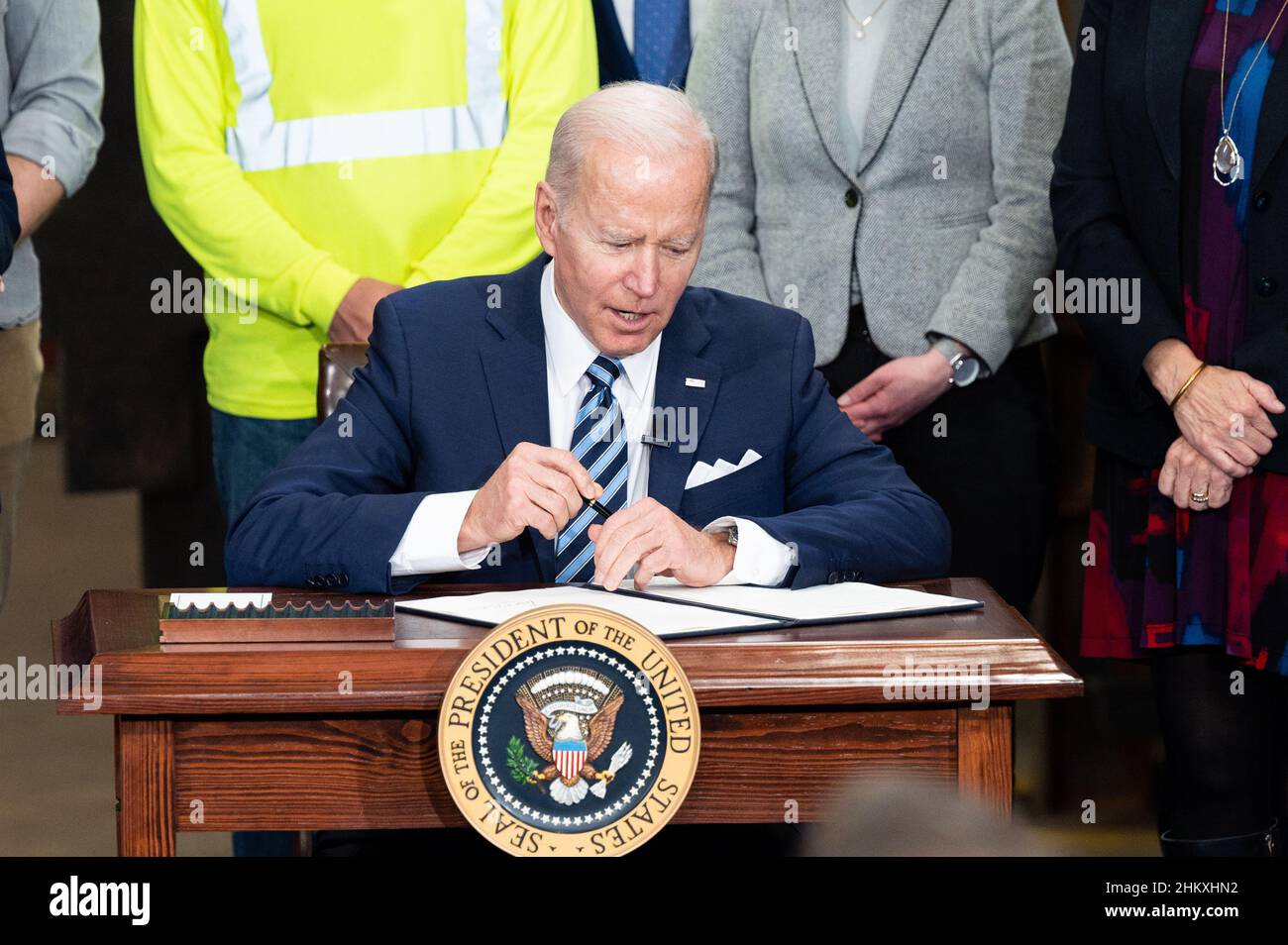 Biden signing an executive order hi-res stock photography and images ...