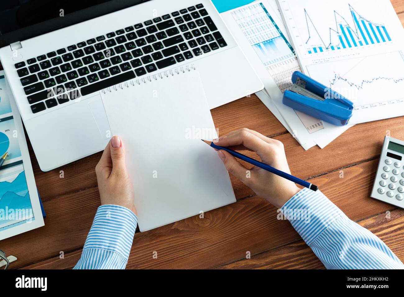 woman with notepad in the office Stock Photo - Alamy