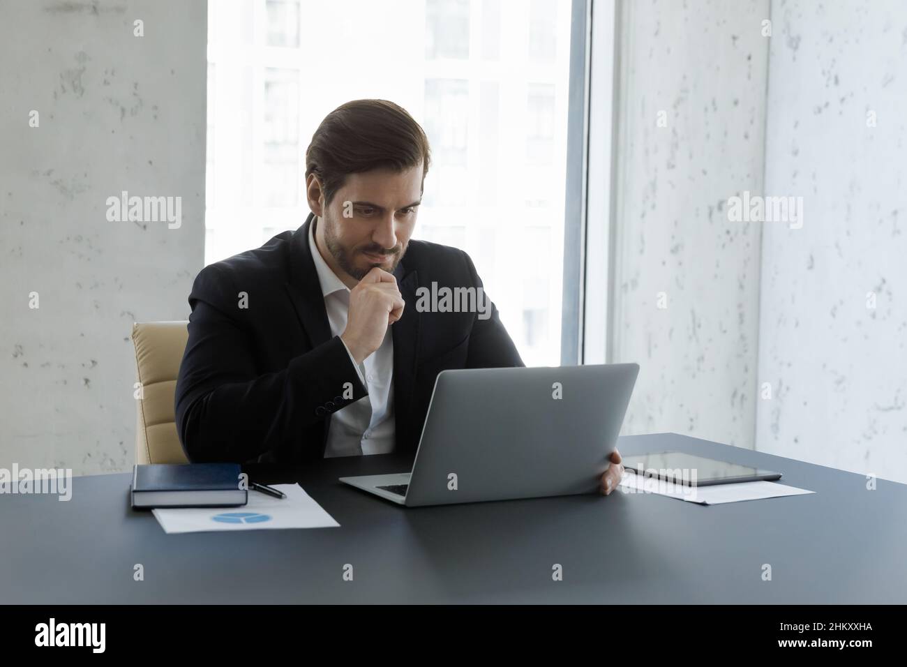 Aged man worker computer hi-res stock photography and images - Alamy