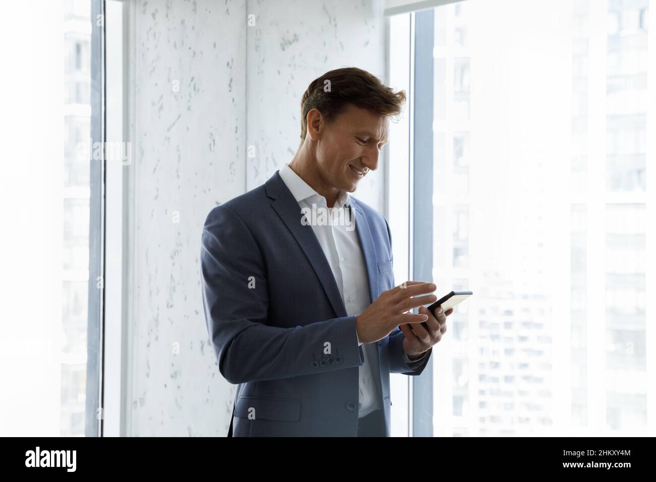 Elder tech user hi-res stock photography and images - Alamy