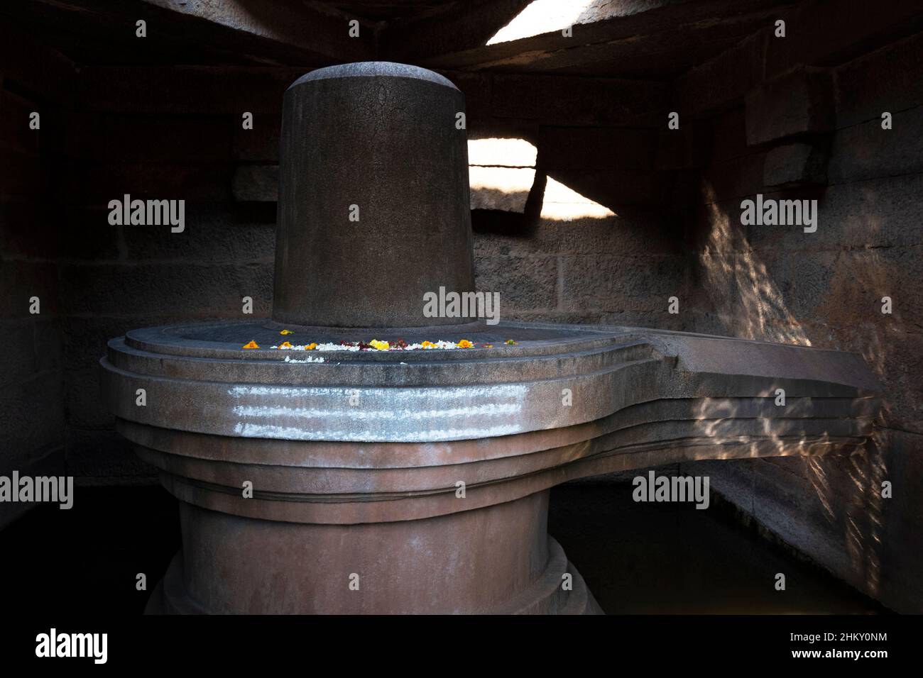 Shiva linga hi-res stock photography and images - Alamy