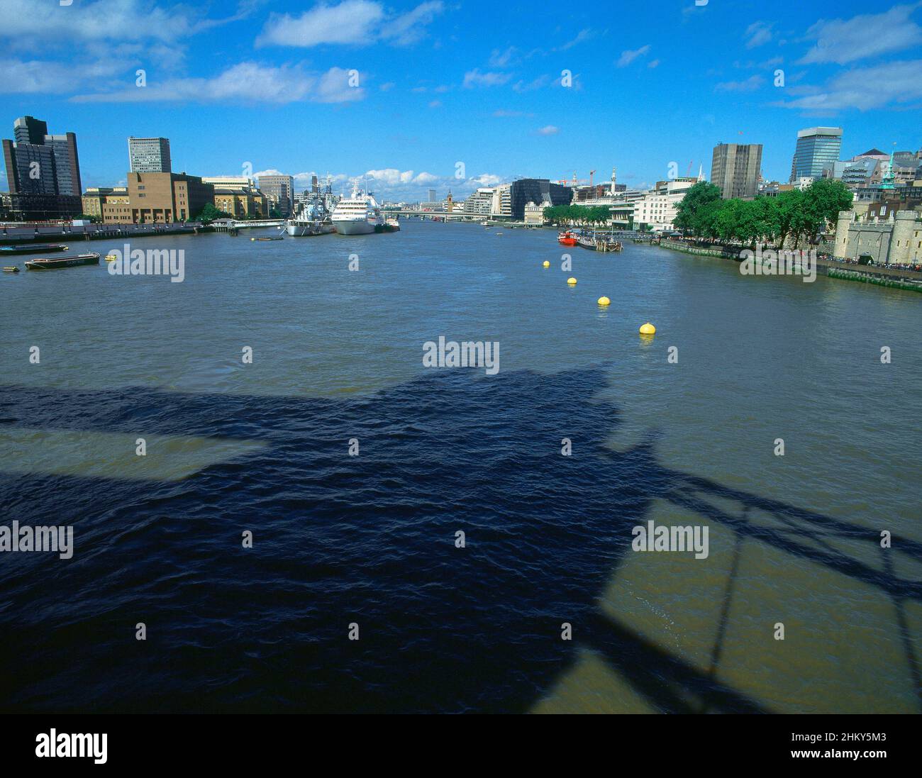 Ciudad con rio hi-res stock photography and images - Alamy