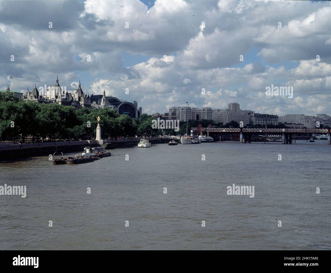 RIO TAMESIS A SU PASO POR LONDRES CON EMBARCACIONES. Location: EXTERIOR ...