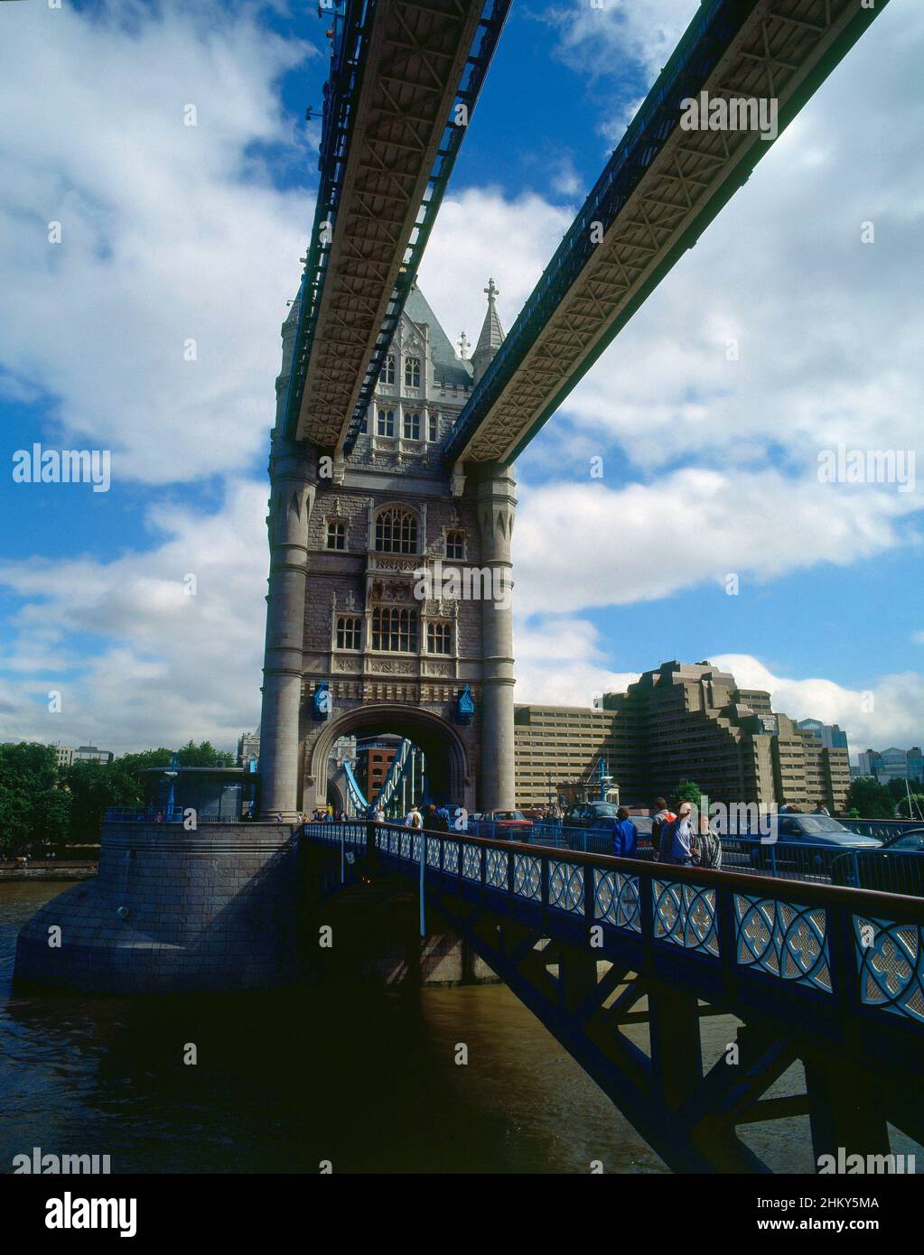 TOWER BRIDGE(1894)DET TORRE NEOGOTICA-PUENTE ELEVADIZO PARA PASO BARCOS ...