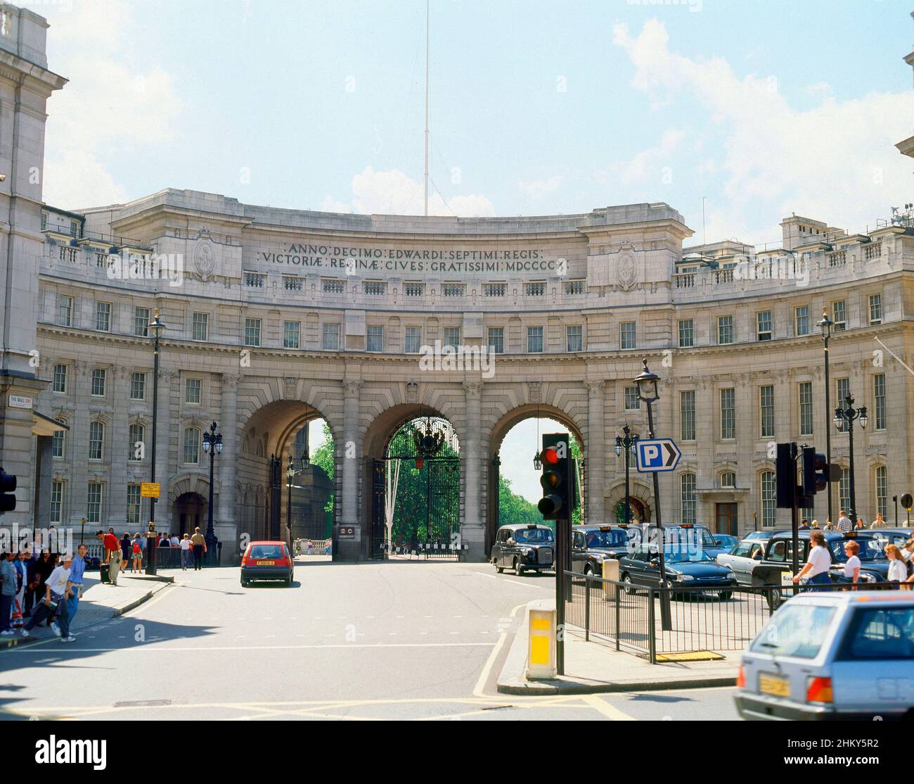 TRAFALGAR SQUARE-EDIFICIO PORTICADO DE ACCESO A LA PLAZA. Location ...