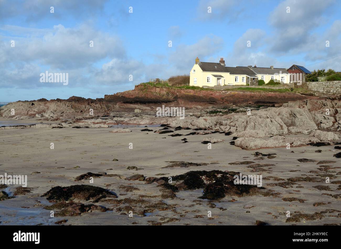 Traditional welsh cottage hi-res stock photography and images - Alamy