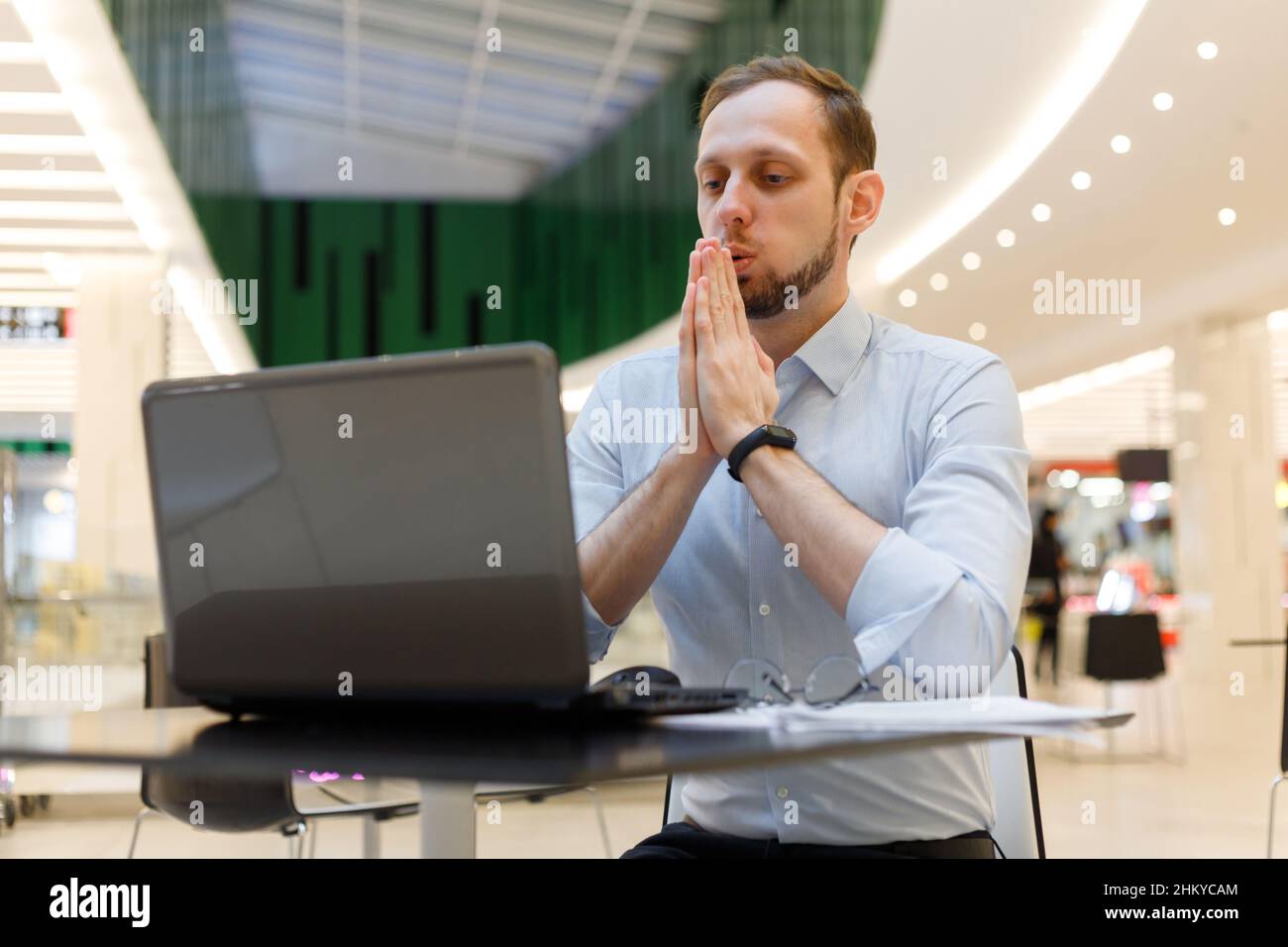 Breathing exercises desk hi-res stock photography and images - Alamy