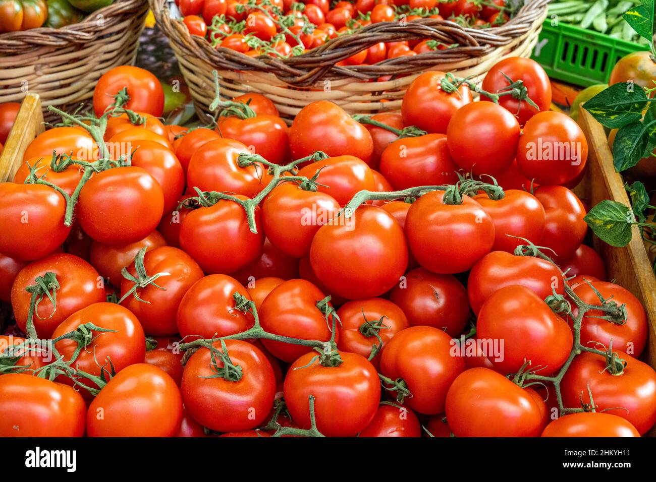 Fresh tomatoes for sale at a market Stock Photo - Alamy