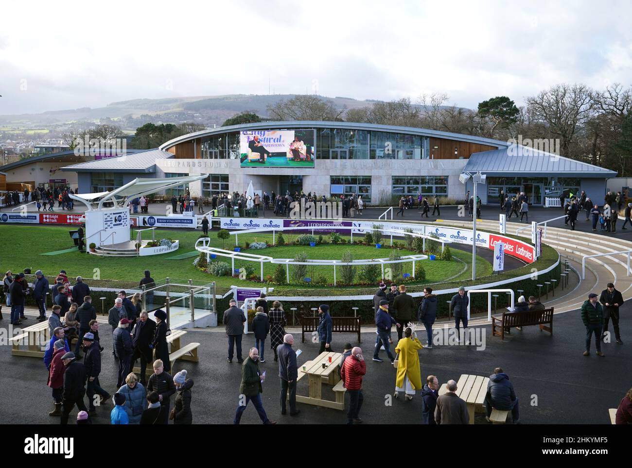 Dublin racing festival 2022 view hi-res stock photography and images ...
