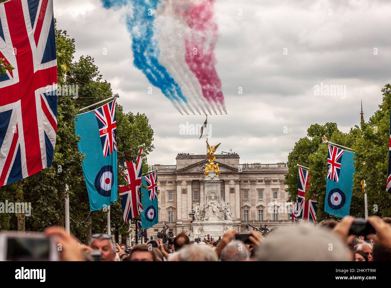 The RAF Red Arrows fly over the Mall and Buckingham Palace for the RAF ...