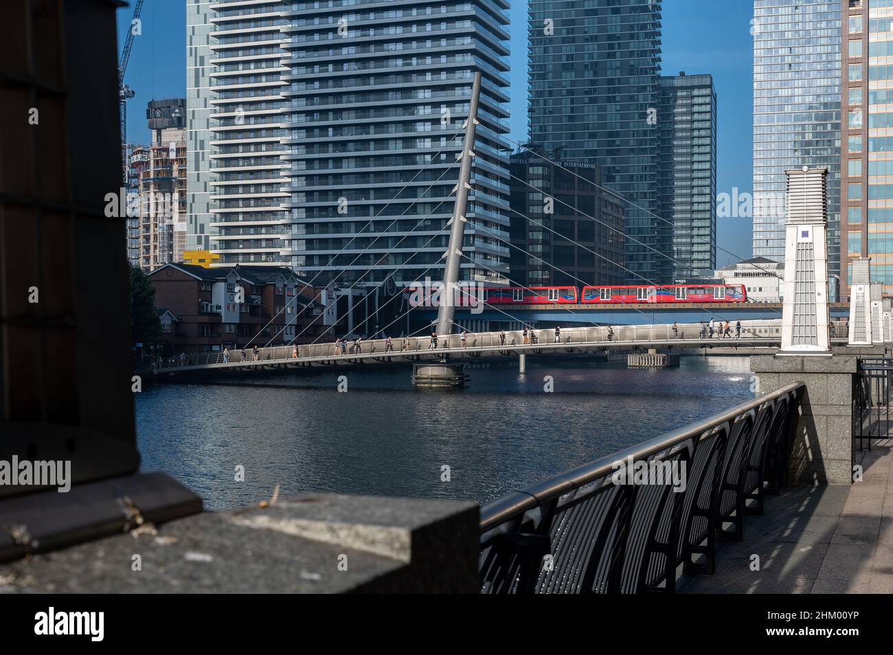 Thames path footbridge hi-res stock photography and images - Alamy