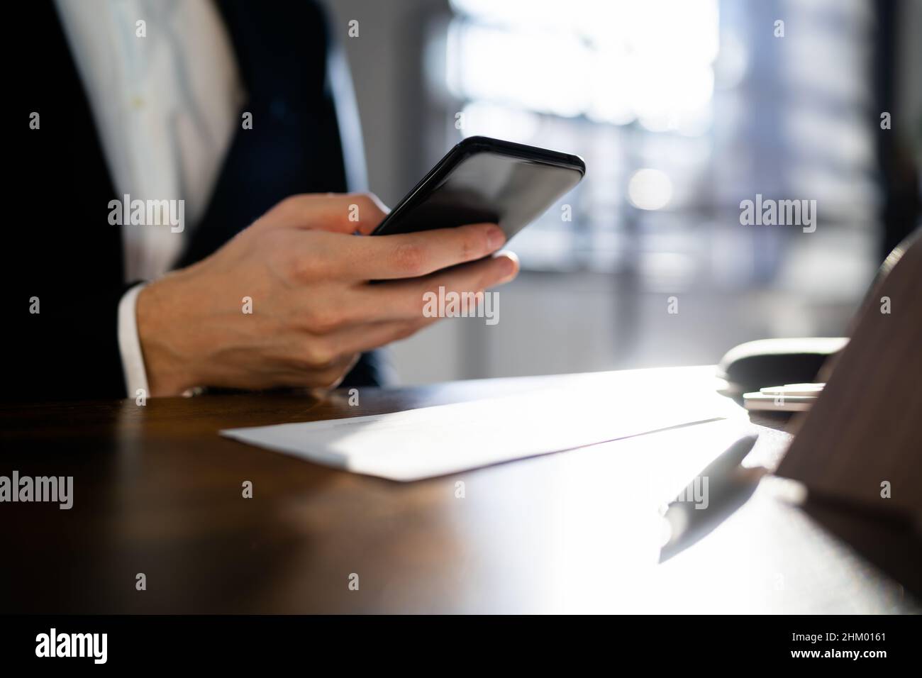 Mobile check in hi-res stock photography and images - Alamy