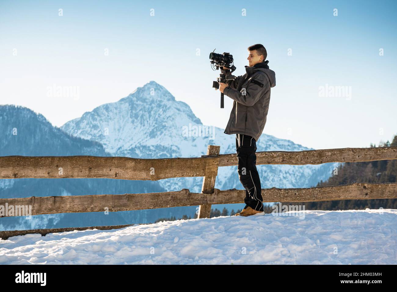 Gimbal mounted hi-res stock photography and images - Alamy
