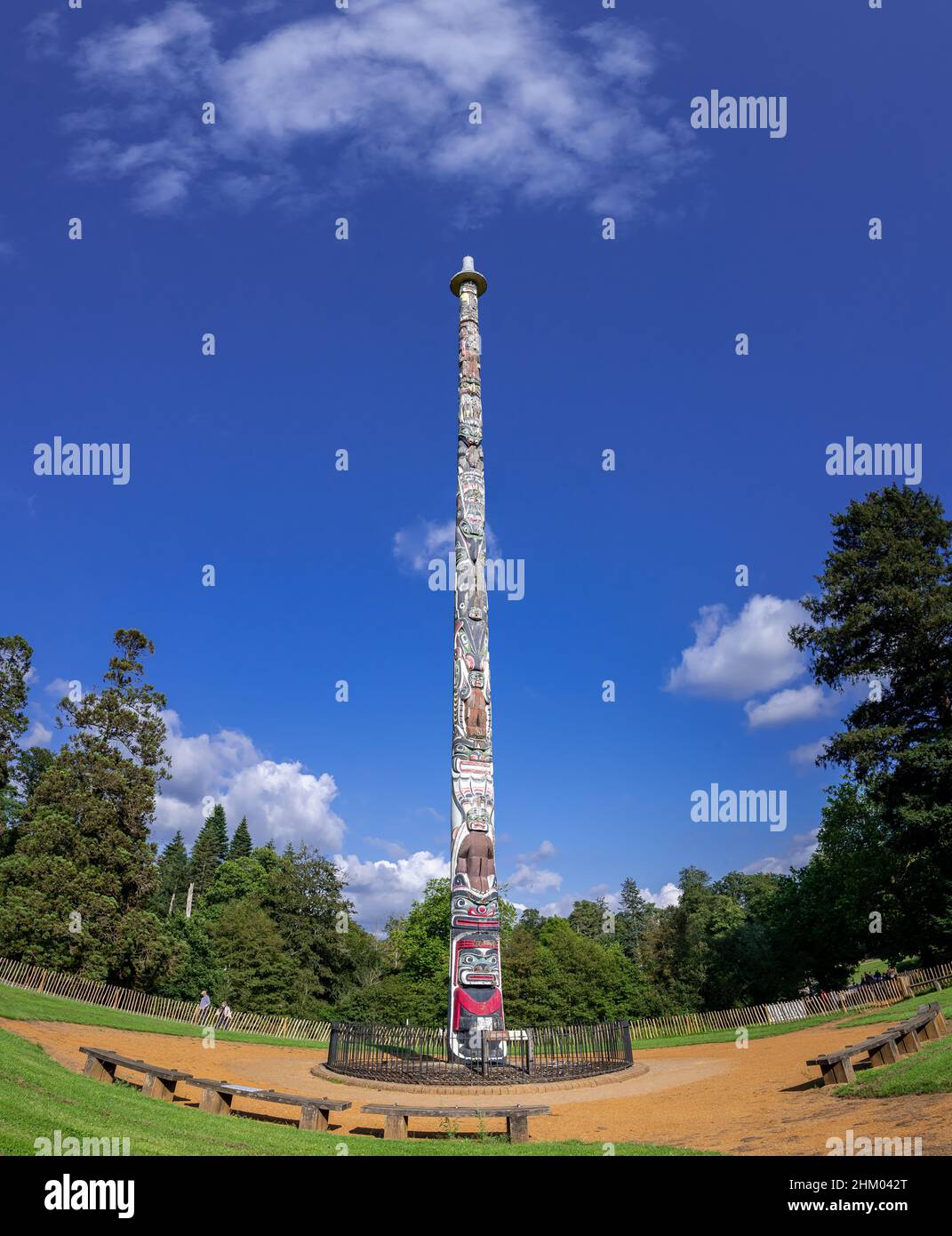 Virginia Water Totem Pole - Windsor Great Park, London Stock Photo - Alamy