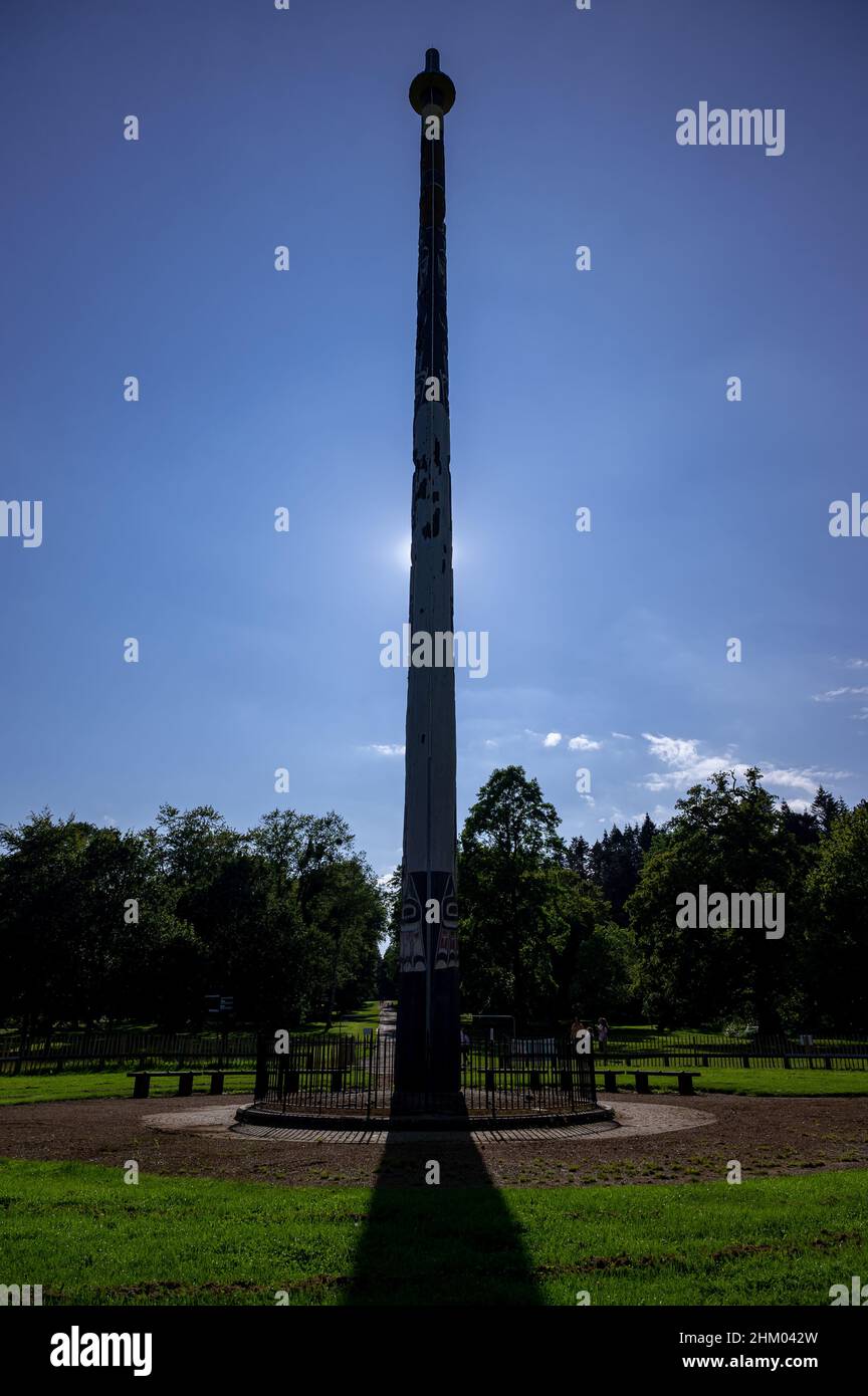 Virginia Water Totem Pole - Windsor Great Park, London Stock Photo - Alamy