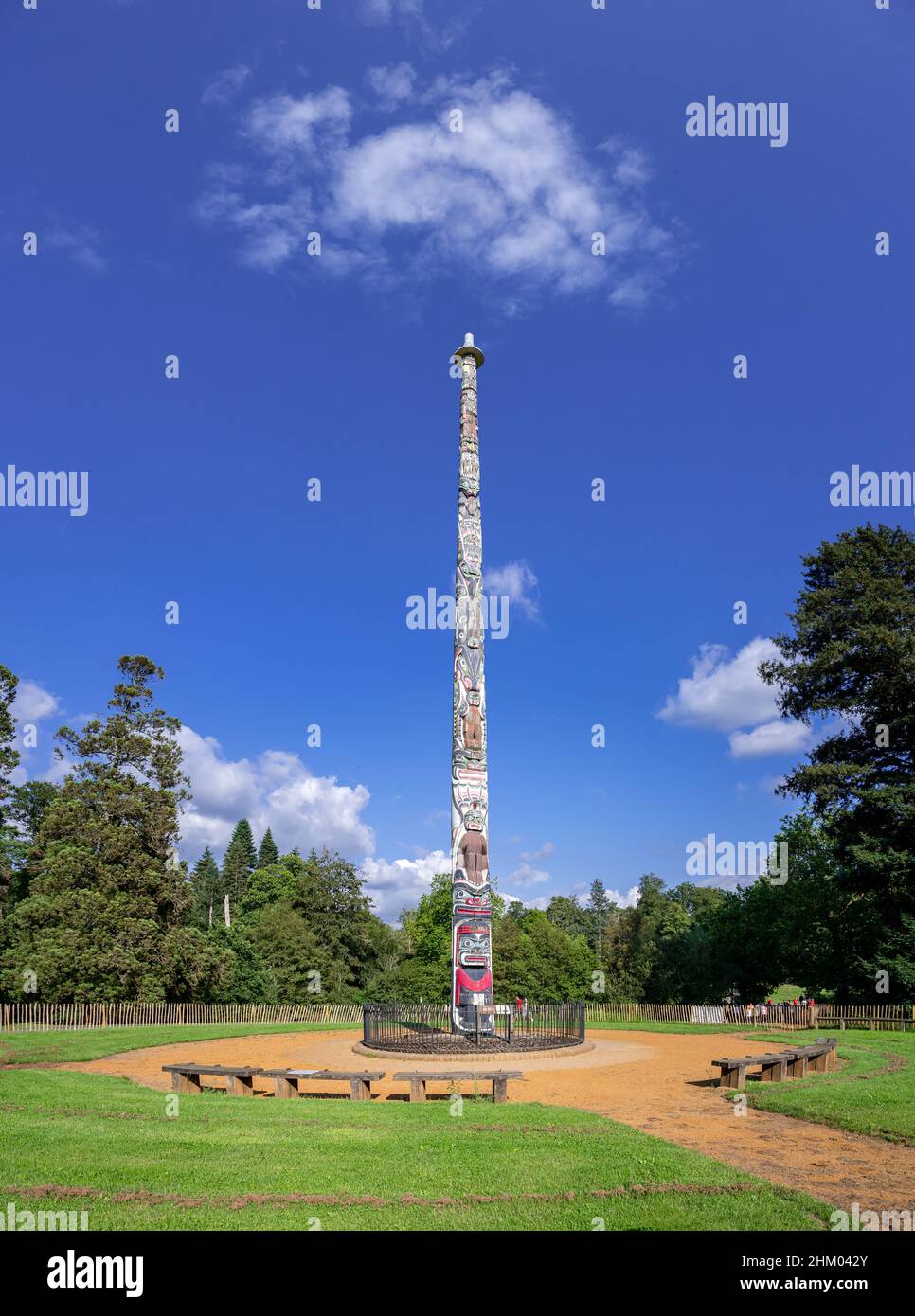Virginia Water Totem Pole - Windsor Great Park, London Stock Photo - Alamy