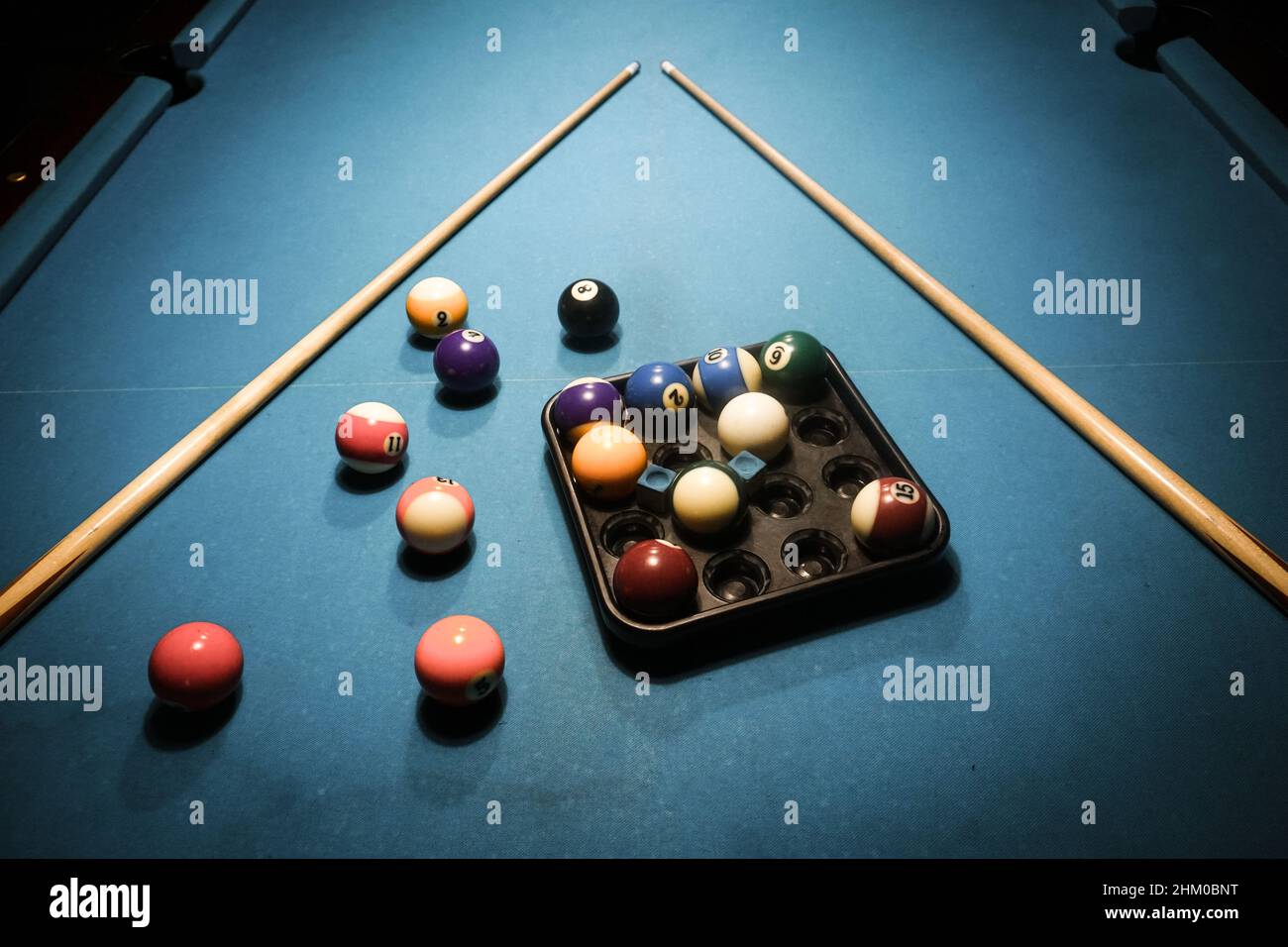 Pool game - balls and sticks on a table Stock Photo - Alamy