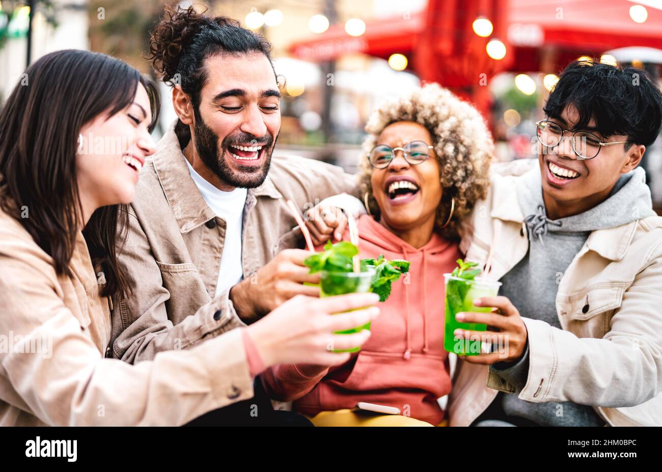 Teenagers hanging out cafe hi-res stock photography and images - Alamy