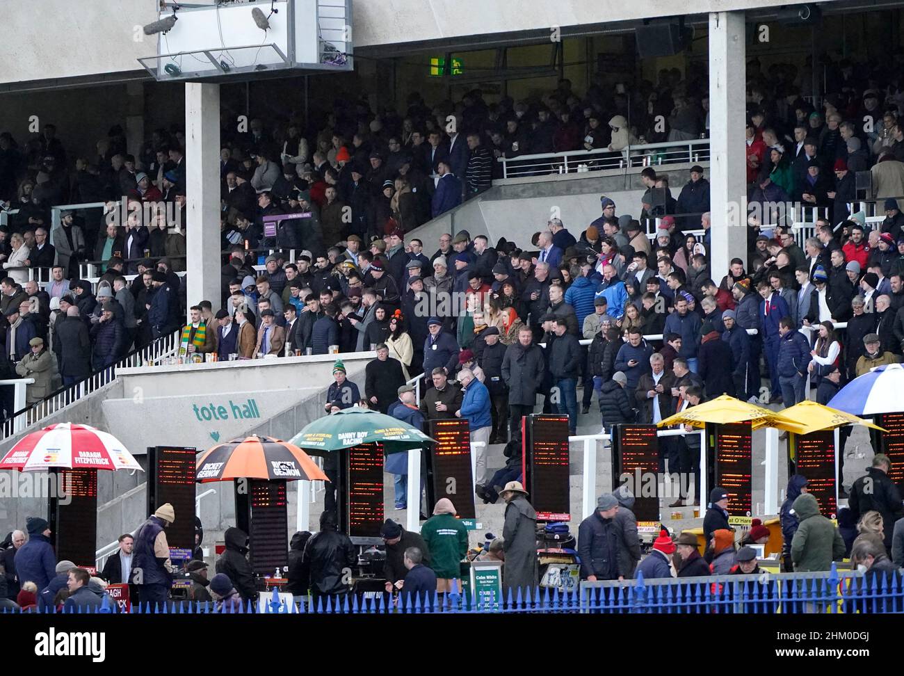 Leopardstown racecourse stands hi-res stock photography and images - Alamy