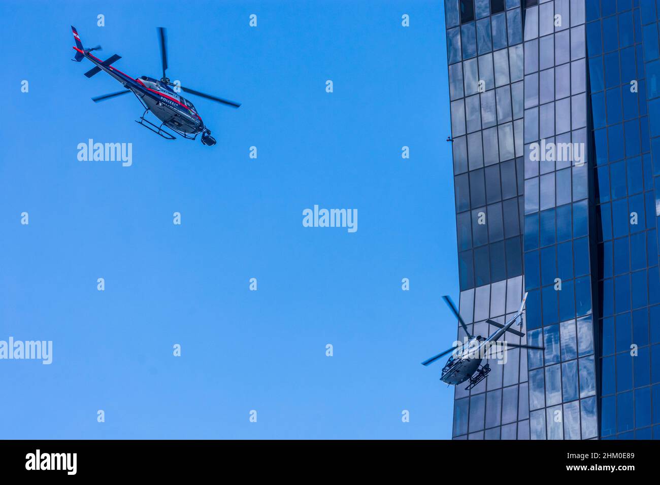 Wien, Vienna: 2 helicopter for shooting Netflix film "Tyler Rake ...