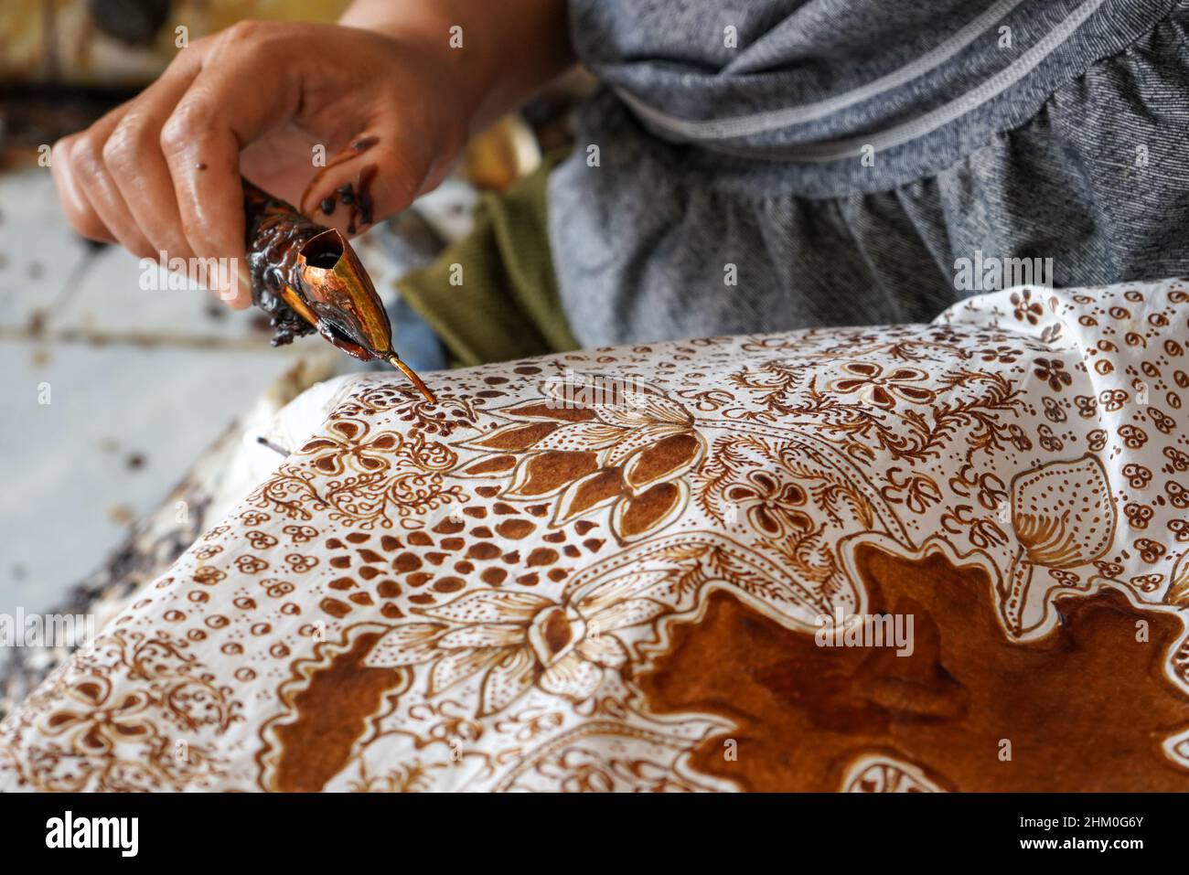 The technique of making batik by writing using a canting tool. Canting ...