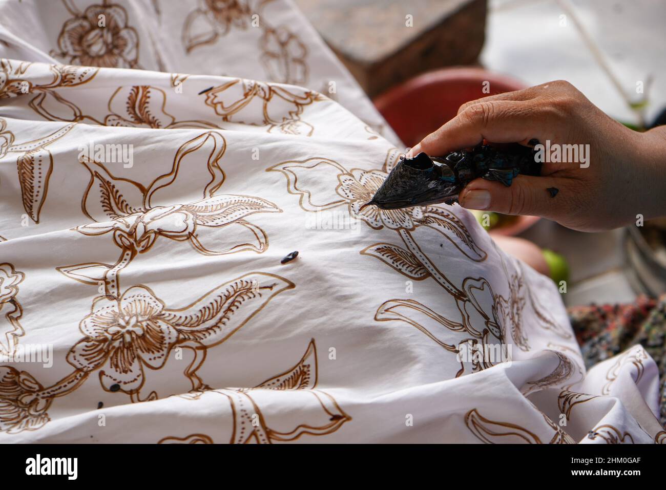 The technique of making batik by writing using a canting tool. Canting ...