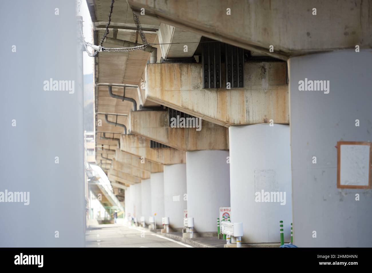 Highway under railway hi-res stock photography and images - Alamy