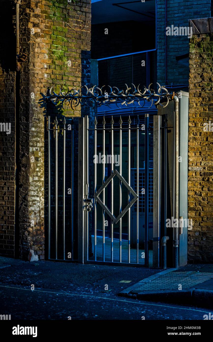 Spiky building hi-res stock photography and images - Alamy
