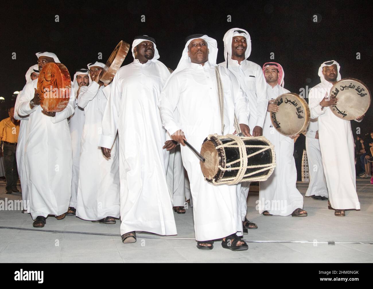 Saudi Arabian traditional music and Dance Stock Photo - Alamy