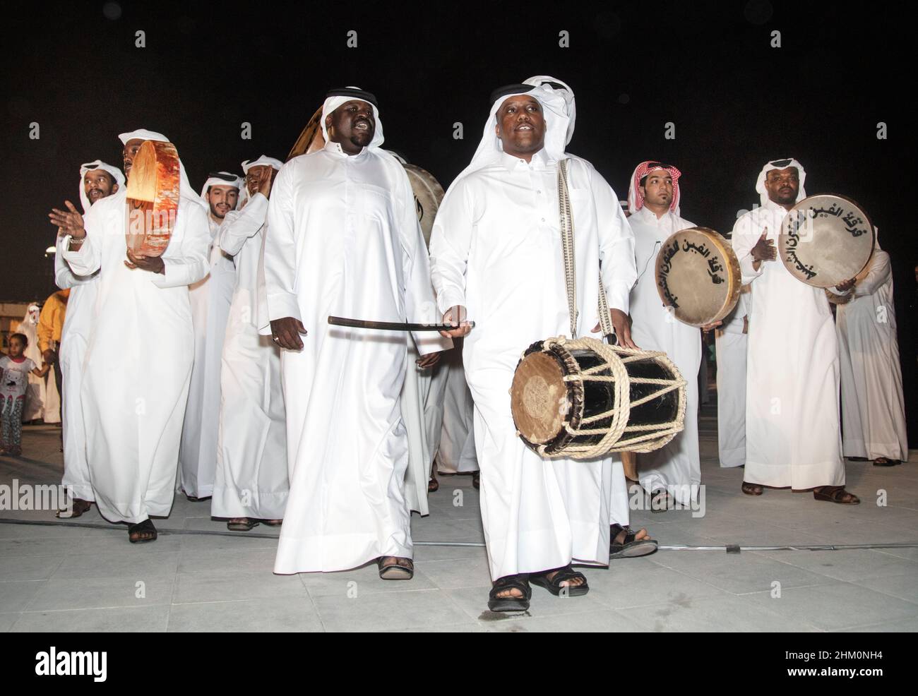 Saudi Arabian traditional music and Dance Stock Photo - Alamy
