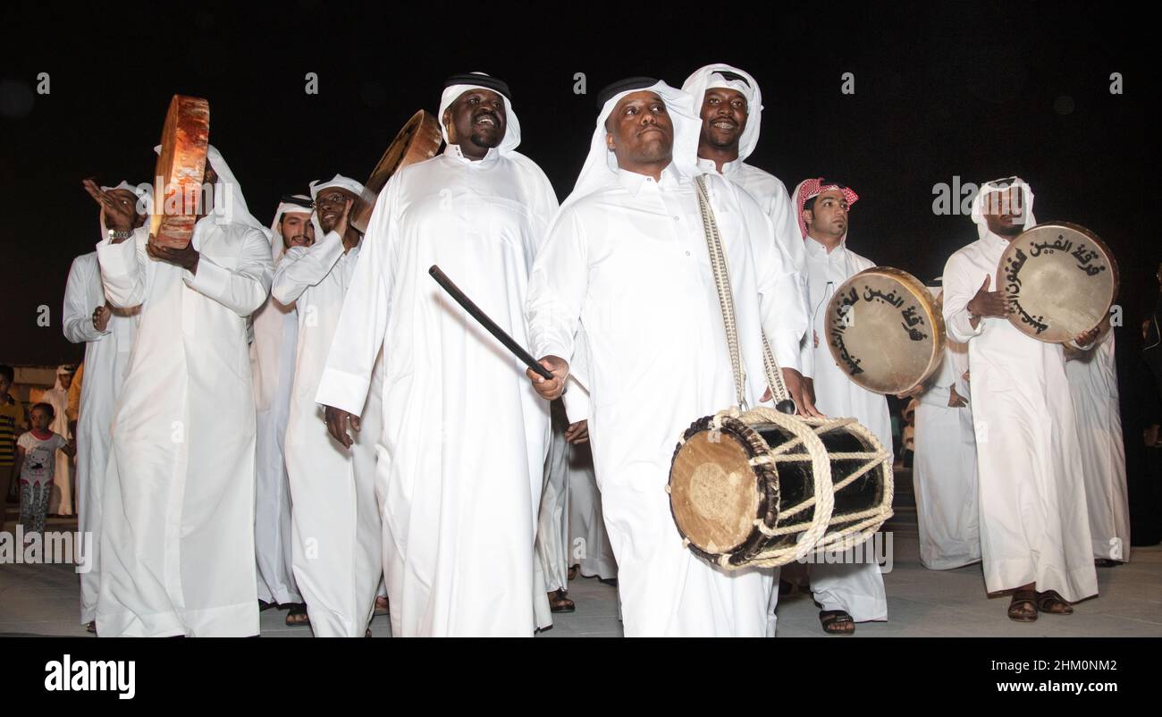 Saudi Arabian traditional music and Dance Stock Photo - Alamy