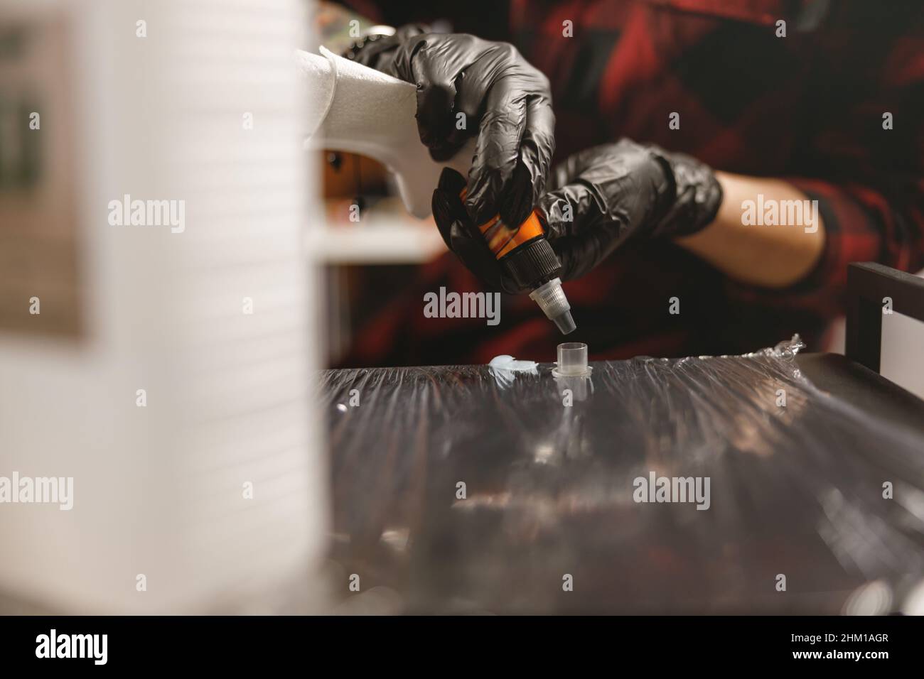 Tattoo needle up close hi-res stock photography and images - Alamy