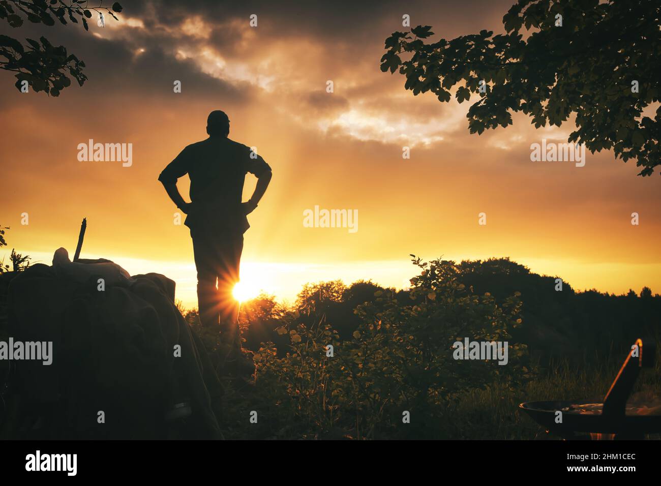 Human looking hi-res stock photography and images - Alamy