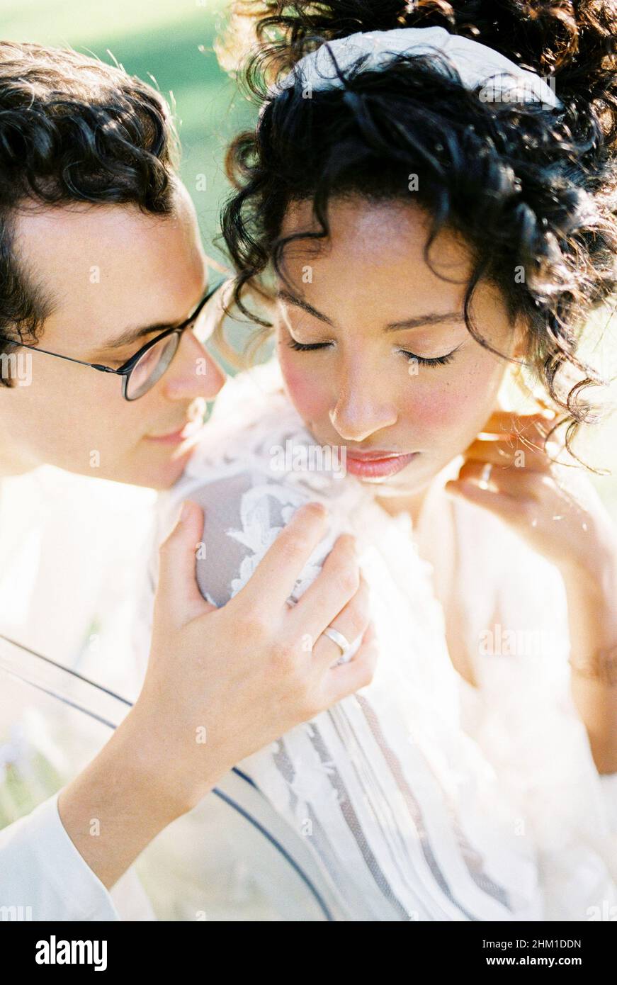 Propping up the head hi-res stock photography and images - Alamy