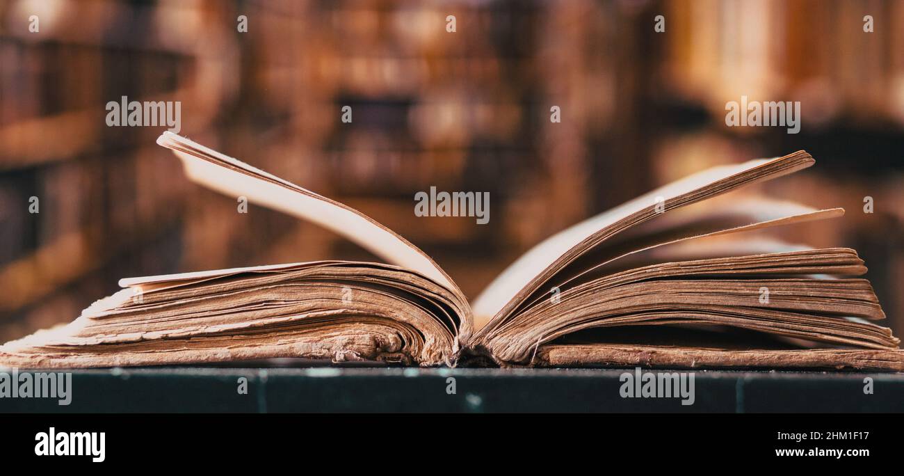 old open book in a library Stock Photo - Alamy