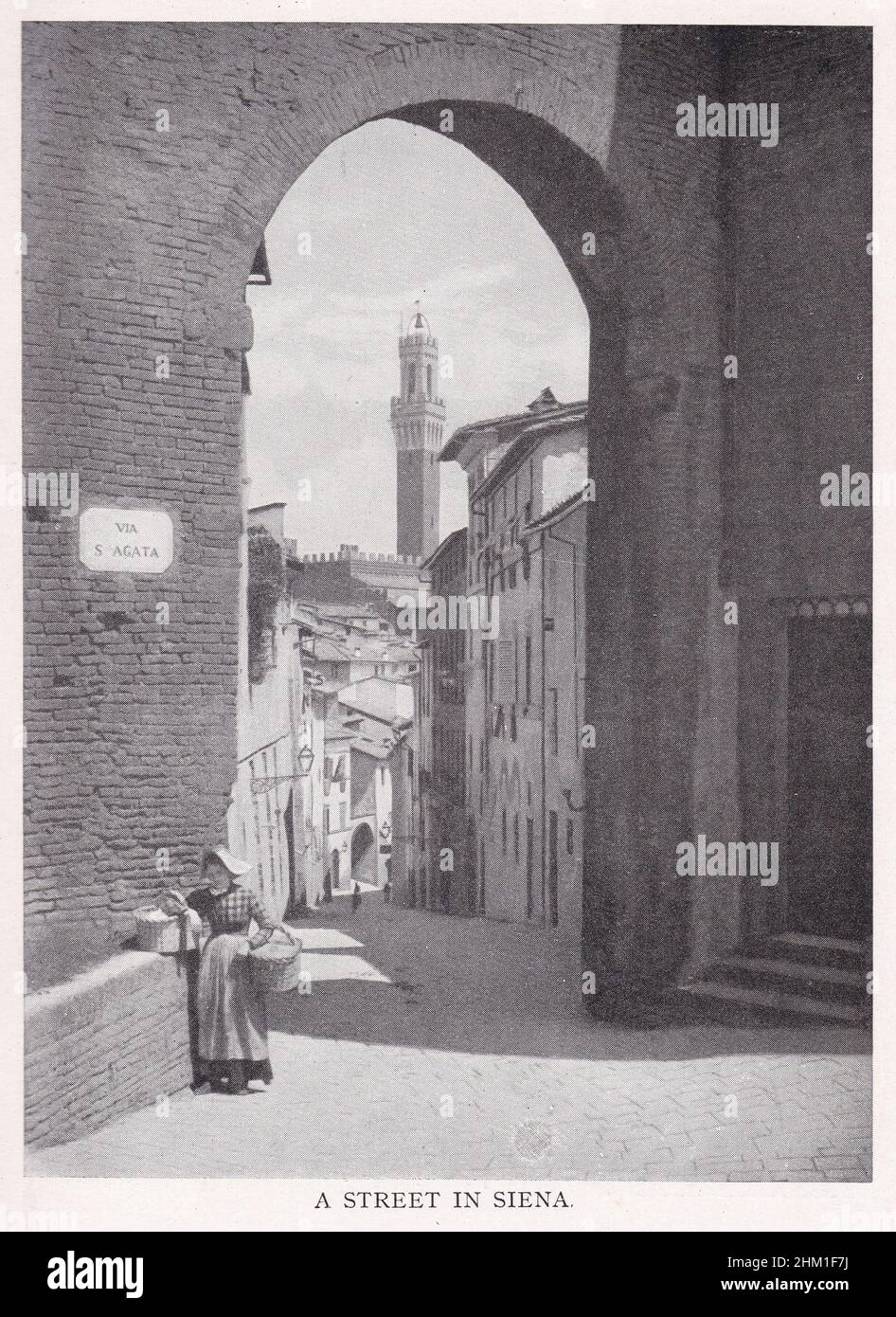 Pilgrimages in Italy 1920 - A Street in Siena Stock Photo - Alamy